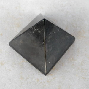 Pyramiden aus Edelsteinen - KRAFT DES STEINES